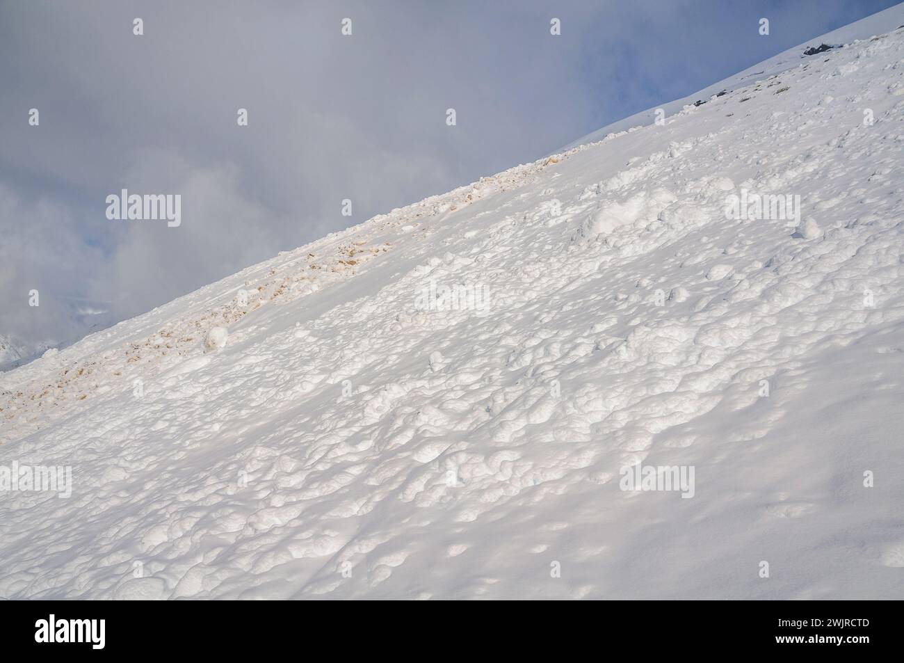 Una avalancha hi-res stock photography and images - Alamy