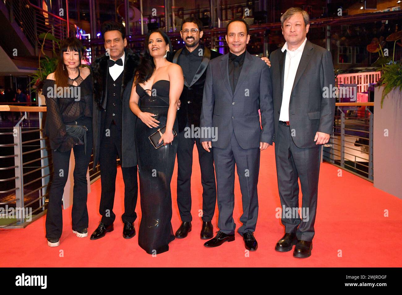 Das Team vom Film The Fable : Sunmin Park, Manoj Bajpayee, Priyanka ...