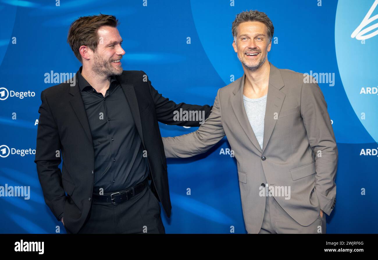 Berlin, Germany. 16th Feb, 2024. Ken Duken (l) and Wayne Carpendale ...