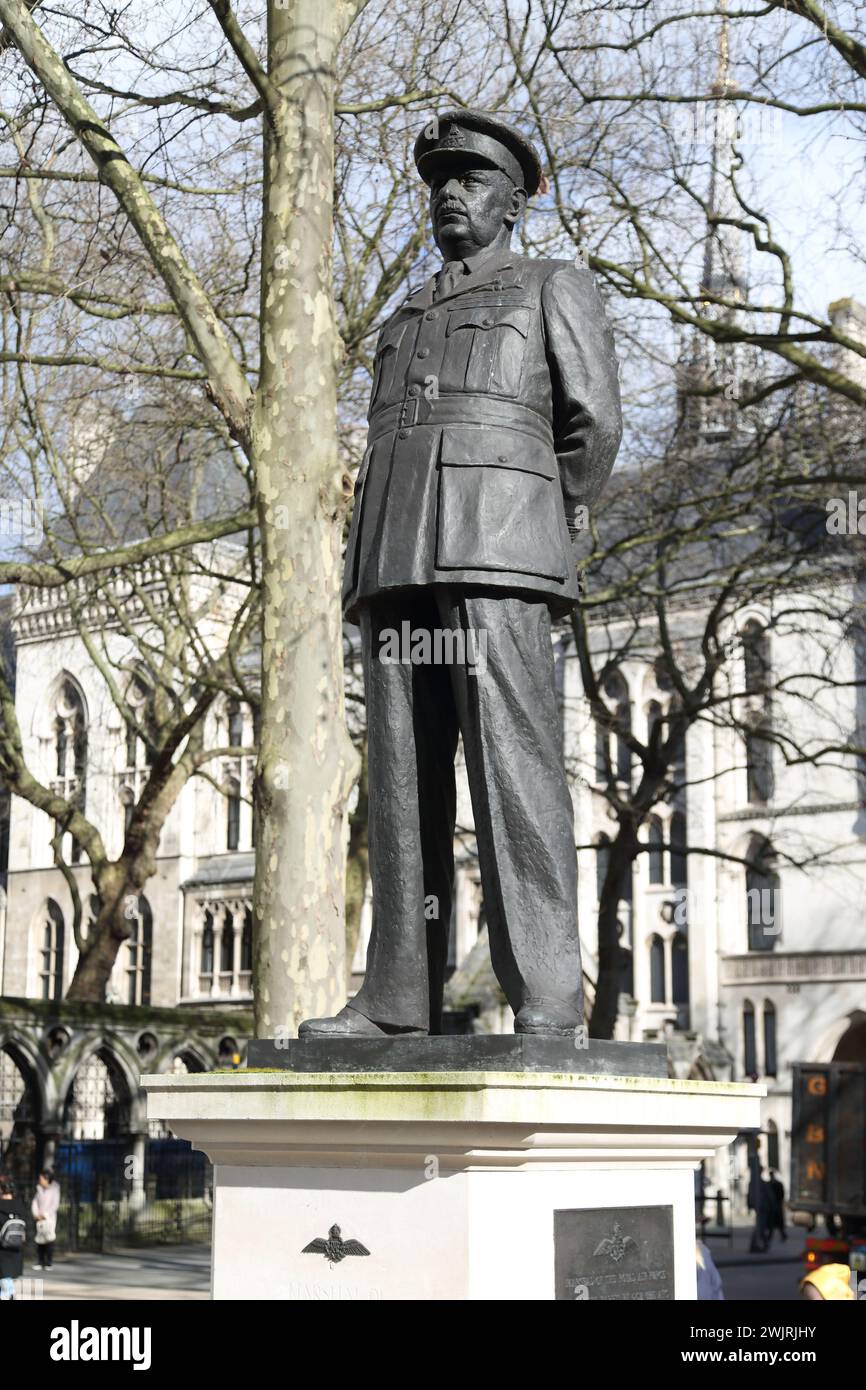 Statue of Sir Arthur "Bomber" Harris in front of Church of St Clement ...