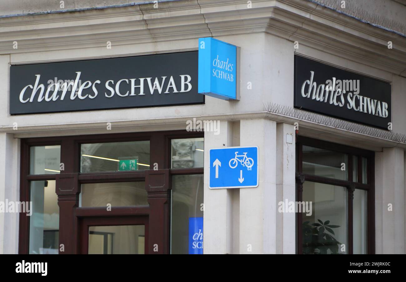 Charles schwab united kingdom hi-res stock photography and images - Alamy