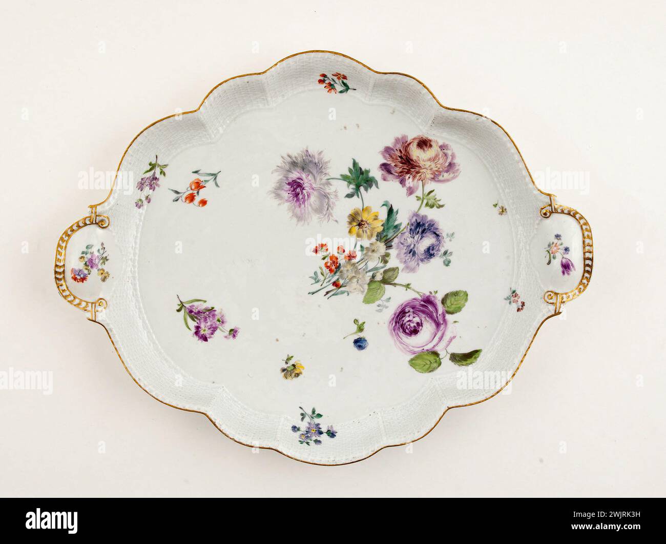Meissen Manufacture. Polylobé tray. Hard porcelain, polychrome enamels ...