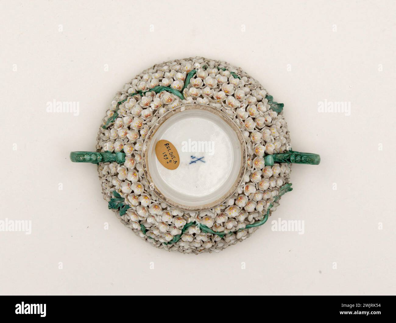 Meissen Manufacture. Compotier with decoration called snowball. Hard ...