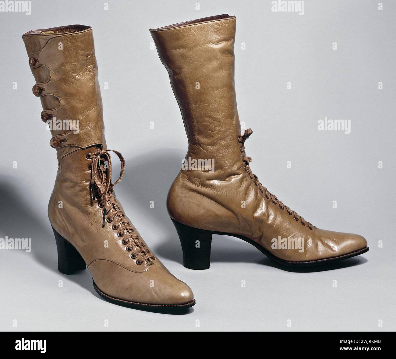 Women's boots: Hellstern and SOS, in light brown leather, silk laces ...