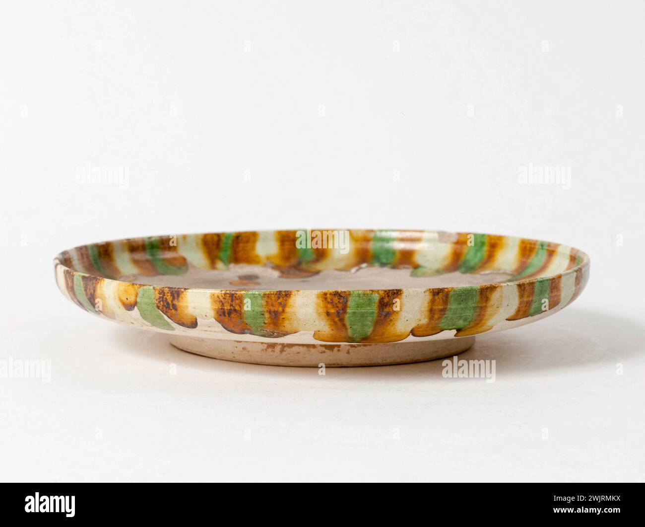 Plateau ". Terracotta, brown, green and white glaze (Sancai). China ...