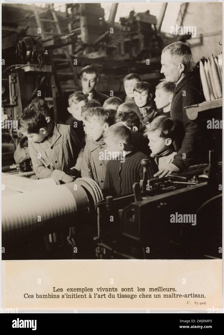 Serzier. "Propaganda photography: schoolchildren in the weaving ...