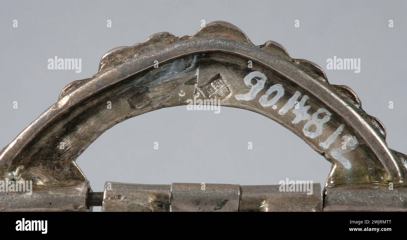 Deux poincons non identifie hi-res stock photography and images - Alamy