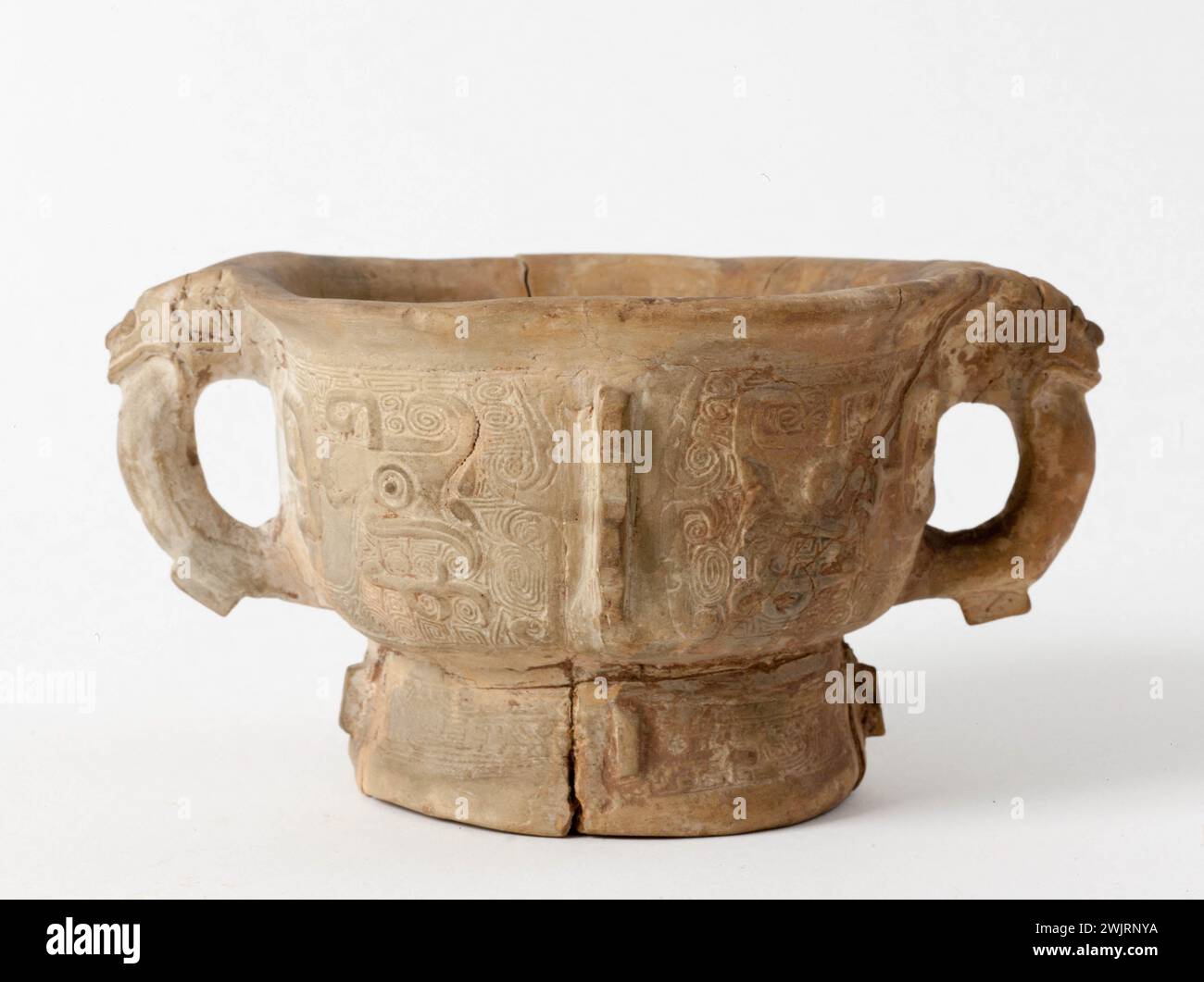 Gui ". White terracotta. China, Dynamie Shang (approx. 1550-ENV.1050 BC ...