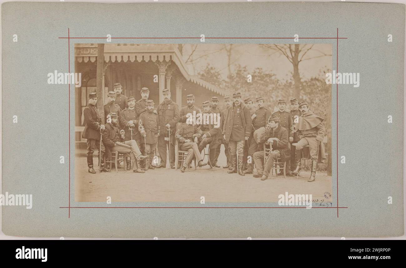 Defense of Paris 1870-1871: National Guard. Portrait of a group of ...