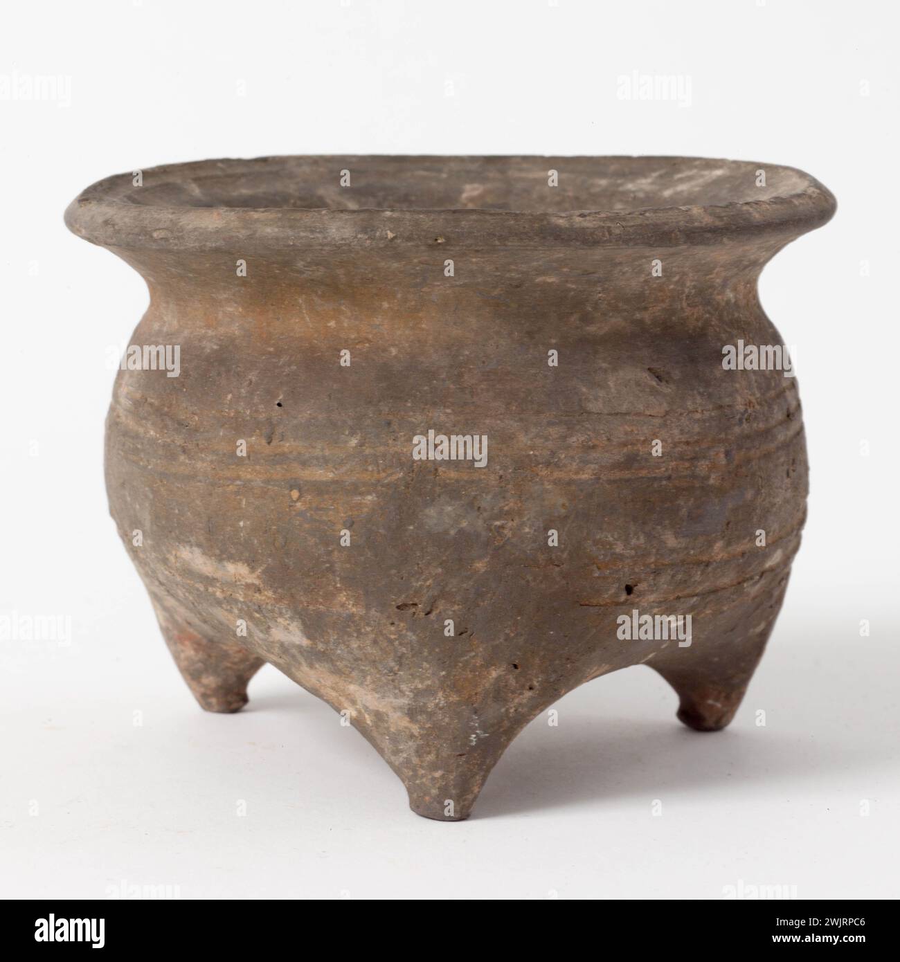 Tripode li ". Terracotta. Neolithic period (around 8000 BC). Paris ...