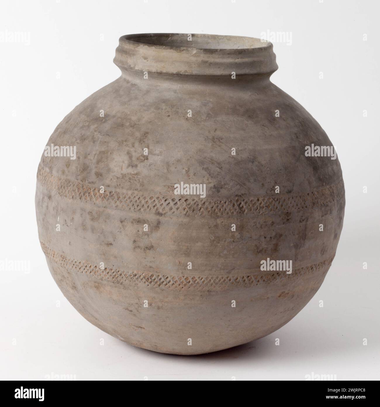 Jar ". Terracotta. Zhou dynasty (approx. 1050-256 BC). Paris, Cernuschi ...