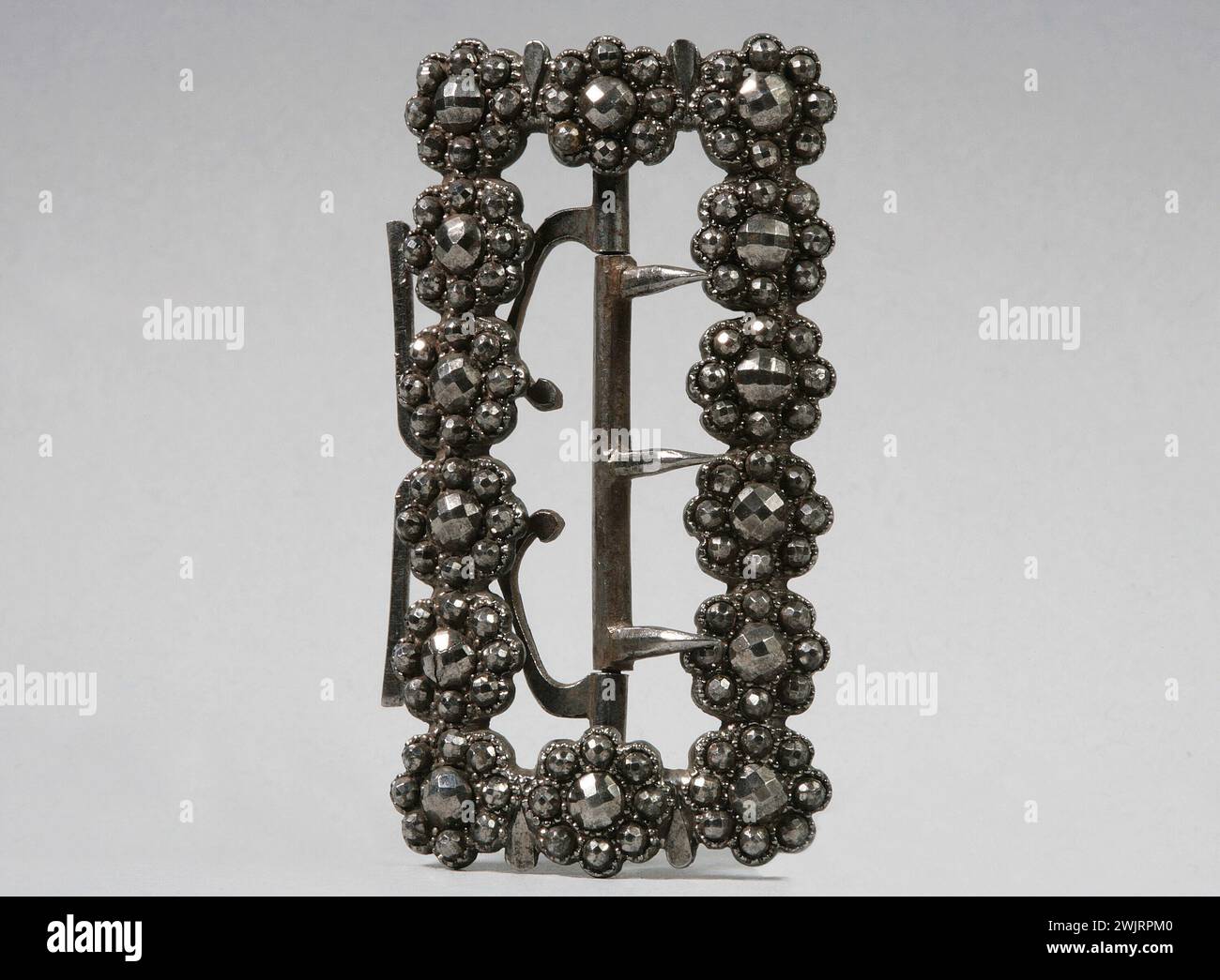 Form decorative patterns hi-res stock photography and images - Alamy