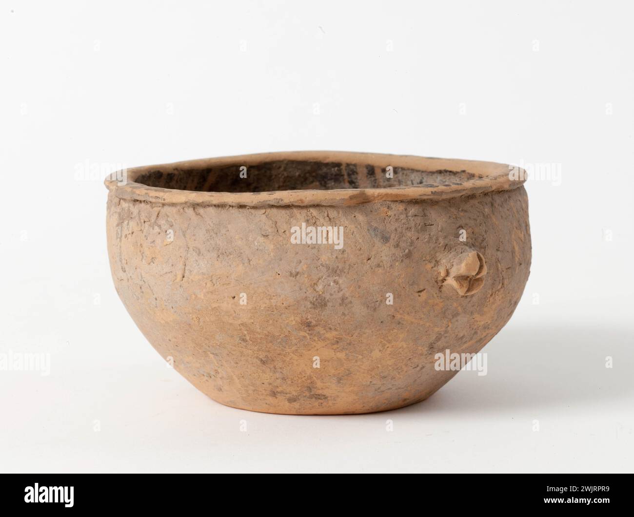 Bol ". Terracotta with painted decoration in black. Neolithic period ...