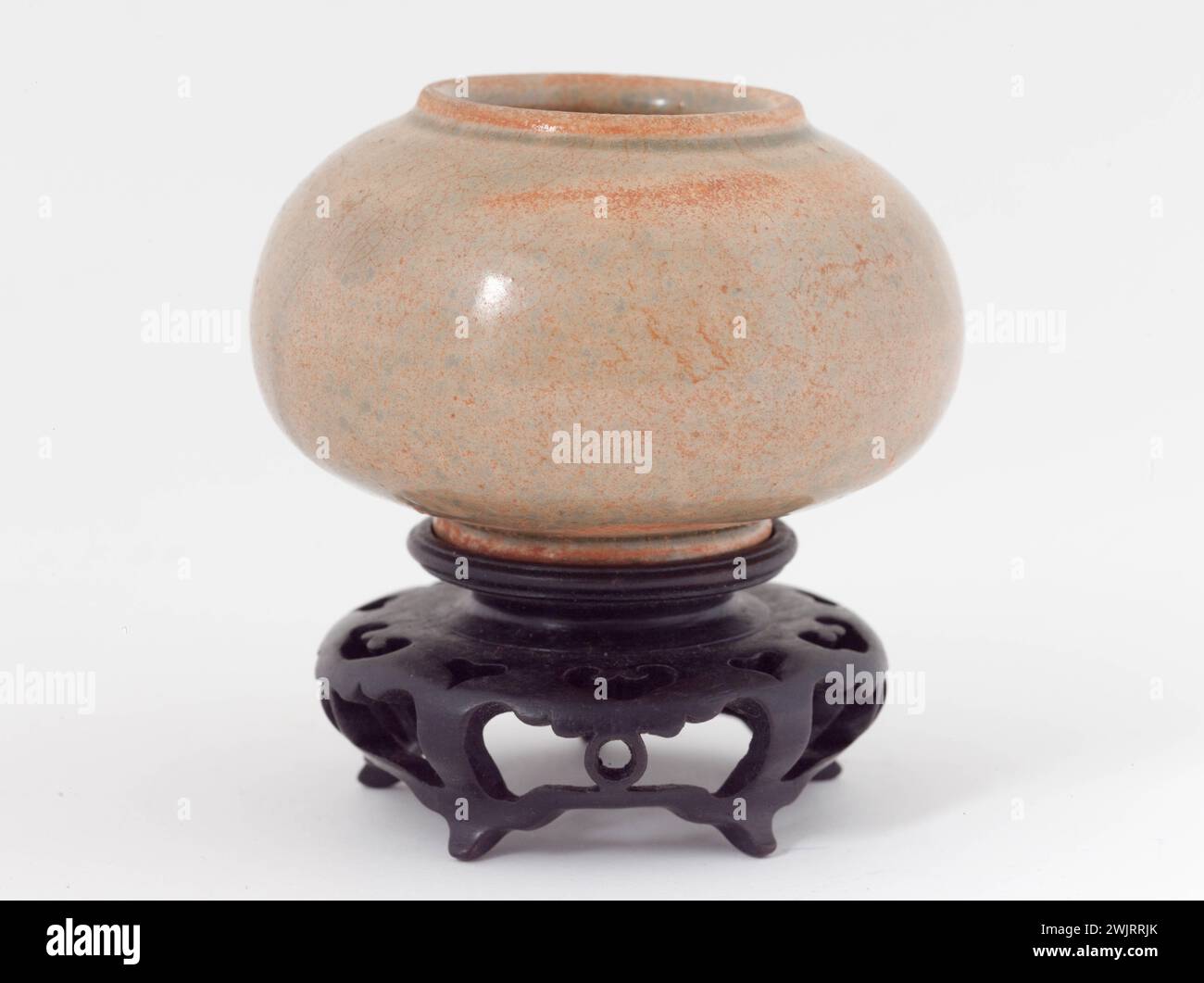 Jarre.. Tent namer à couvere céludon. Chinese is dynasten die des TANG ...