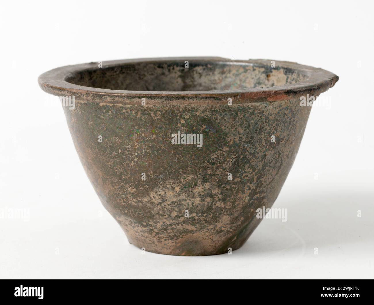 Container to steam ". Terracotta with green lead glaze. Han dynasty ...