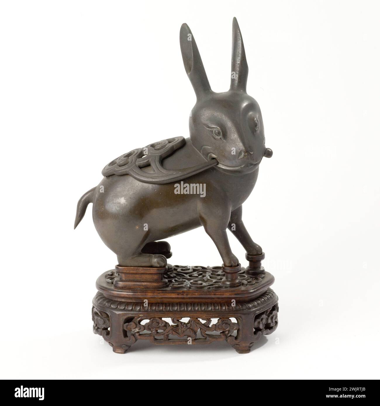 Zoomorphic burn. Bronze. Japan. XVIII-XIXth century. Paris, Cernuschi ...