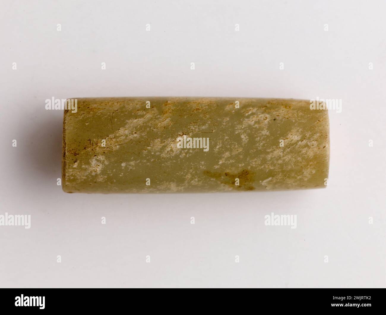 Fragment. Jade, China, Han dynasty (206 BC AP.J.-C.). Paris, Cernuschi ...