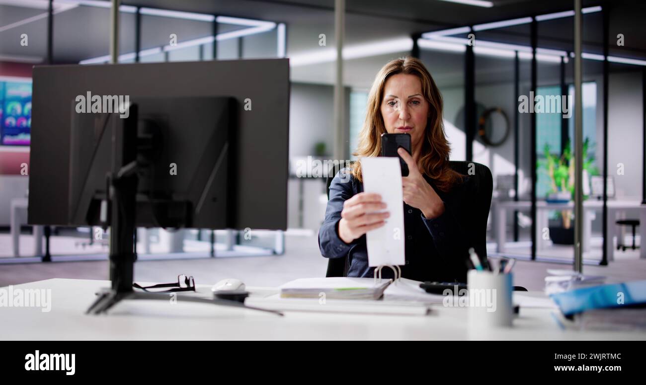 Taking invoice document photo hi-res stock photography and images - Alamy