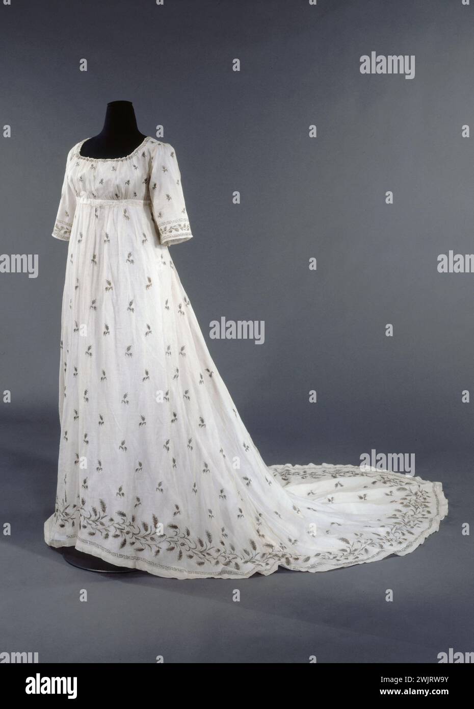 White cotton muslin tunic dress, embroidery, golden and silver threads ...