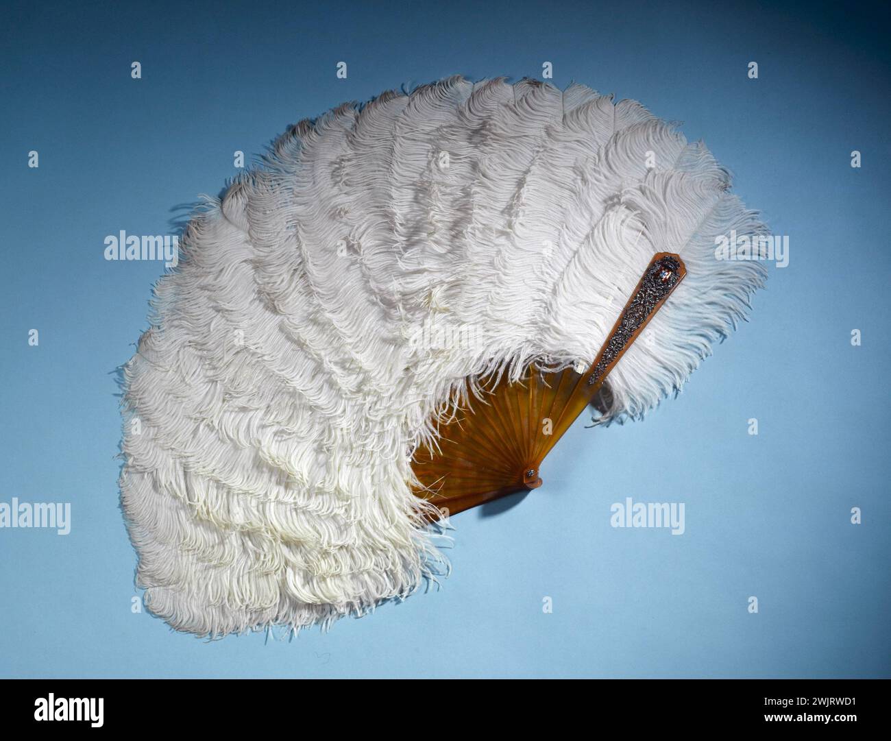Lamarche Vinit, fan. Folding range. Face in white ostrich feathers ...