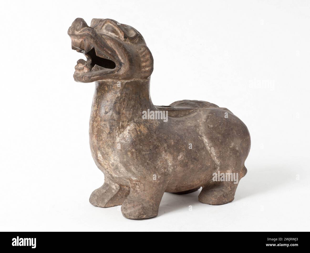 Chimère ". Terracotta, traces of coating and polychromy. Han dynasty ...