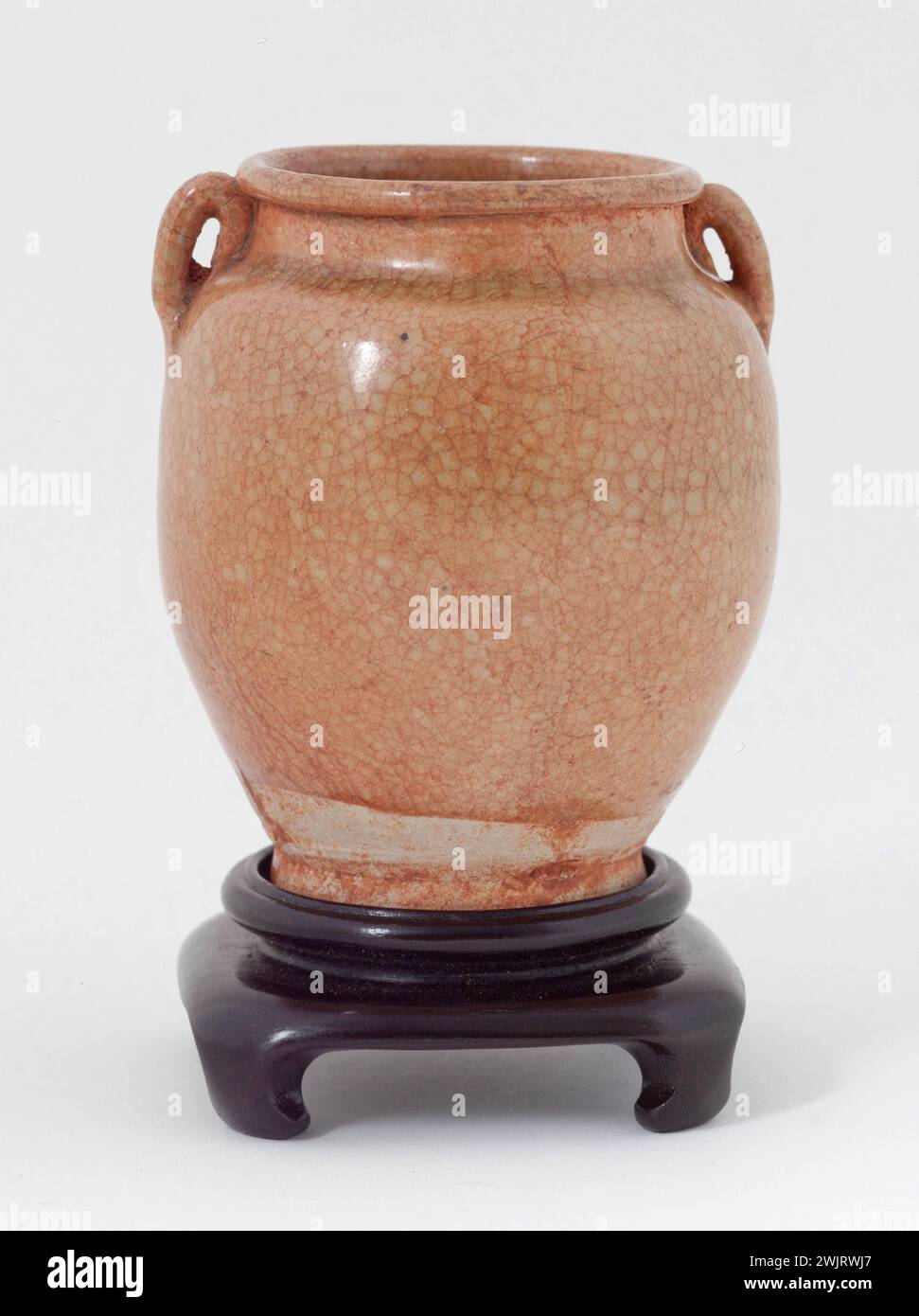 Miniature jar "guan". Terracotta with yellow covered. China, Tang ...