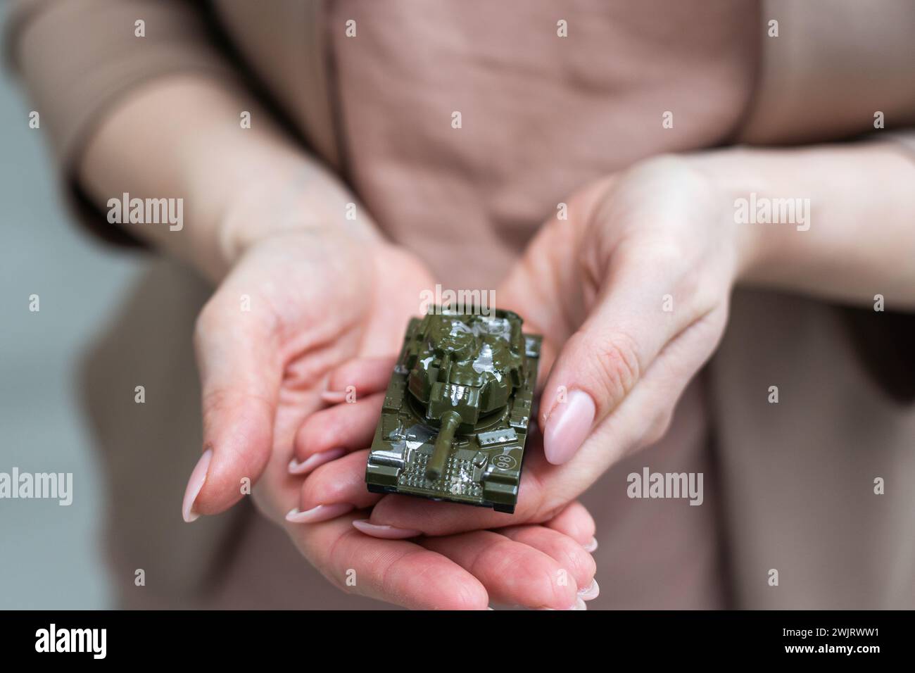 3D tank toys, tank-shaped toys in hand Stock Photo - Alamy
