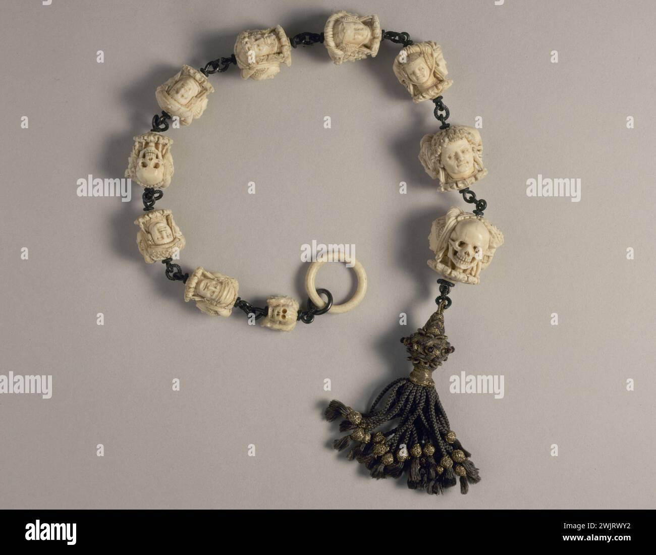 Petit squelette hi-res stock photography and images - Alamy