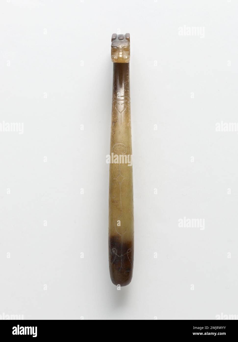 Clip. Jade, China, undoubtedly Han dynasty (206 BC-220 AD). Paris ...