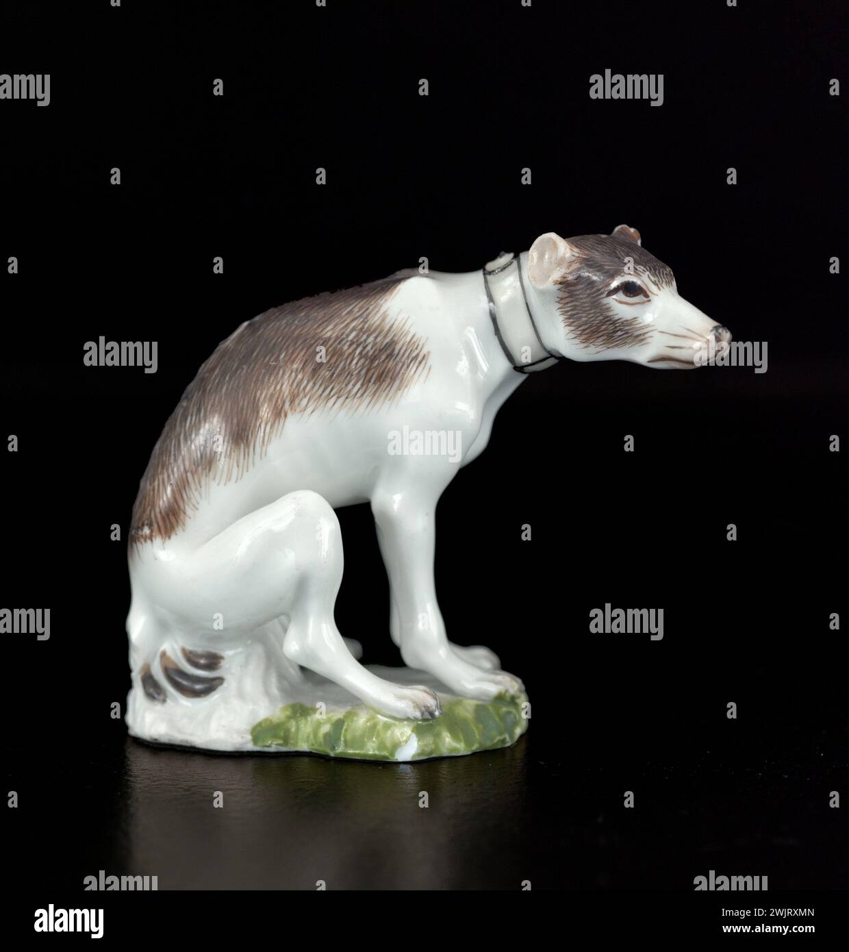 Joann-Joachim Kaendler (1706-1775). Greyhound seated. Porcelain, 1755 ...