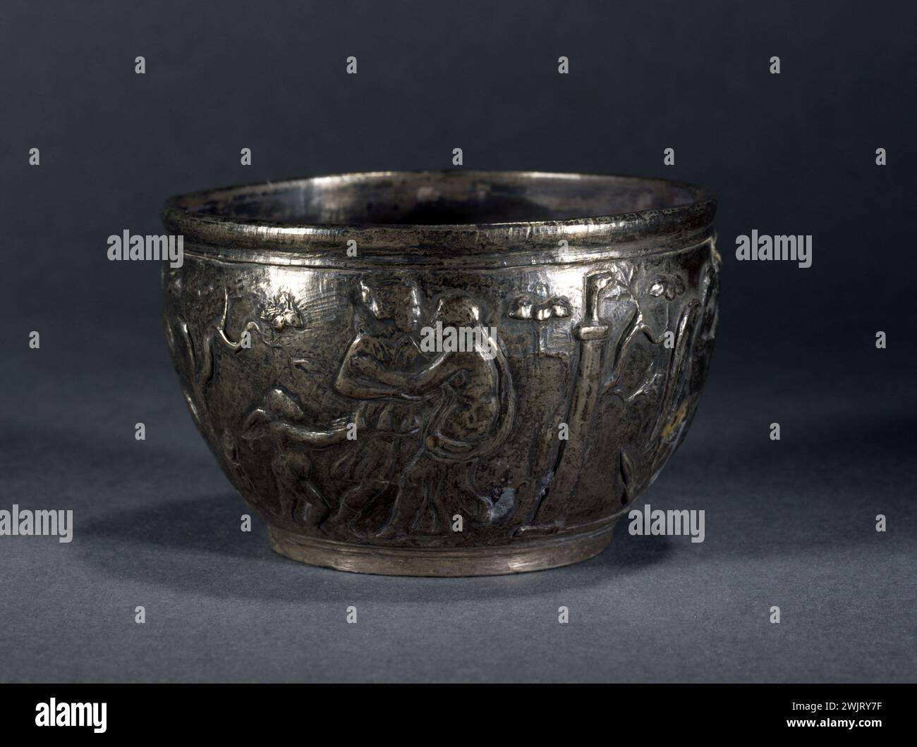 Saven (Simpulum). Tarraconaise. The paunch is decorated with ...