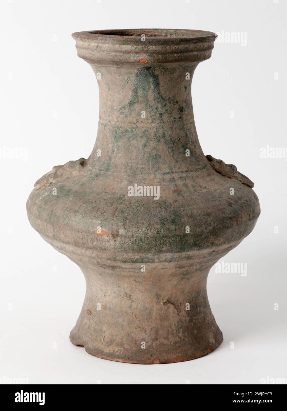 Vase Hu ". Terracotta with green lead glaze. Han dynasty (206 BC-220 AD ...