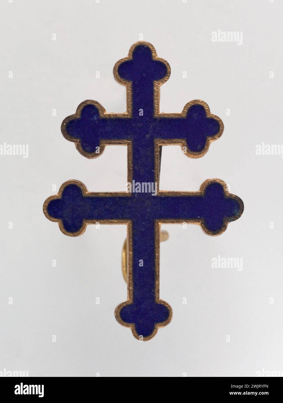 War 1939-1945. Treflated Lorraine's Cross -shaped Pin. Enamelled metal ...