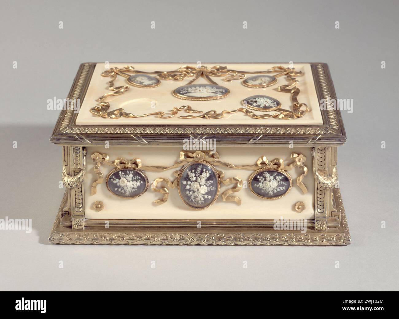 Lucien Falize (1839-1897). "Gold and ivory jewelry box (front view ...
