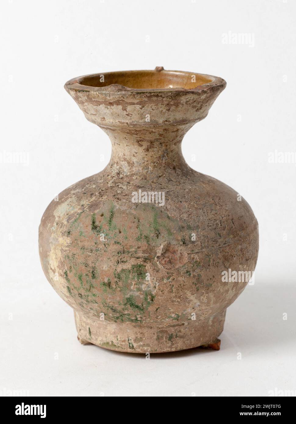 Vase Hu ". Terracotta with green lead glaze. Han dynasty (206 BC J.-220 ...