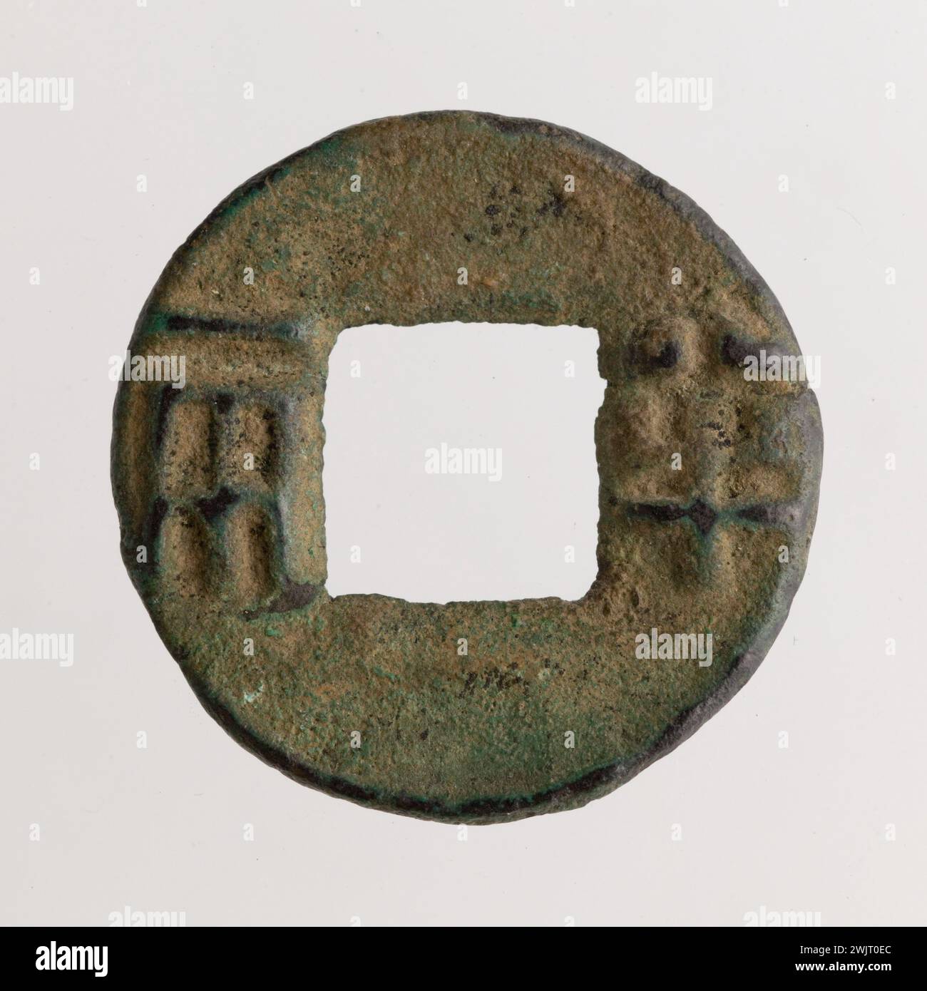 Cash. Copper alloy, China, "Epoque Han. Paris, Cernuschi museum. Asian ...