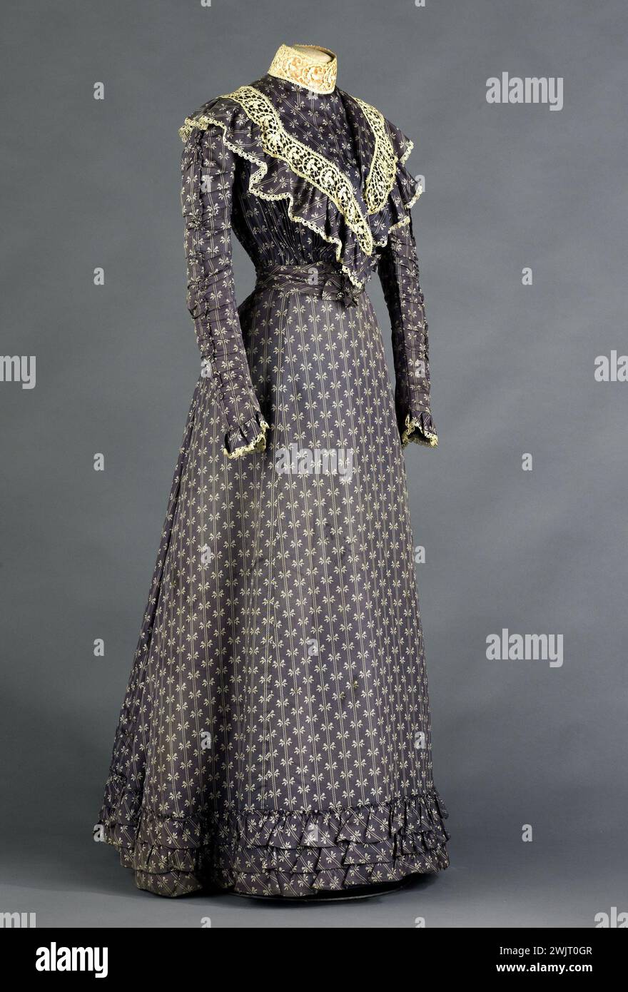 Practical fashion. Day dress. Dark blue silk groove printed with white ...