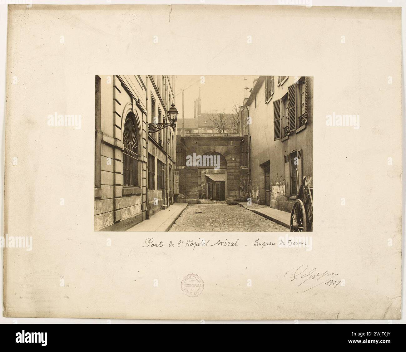 Door of the Andral Hospital, Impasse du Béarn, current rue Roger ...