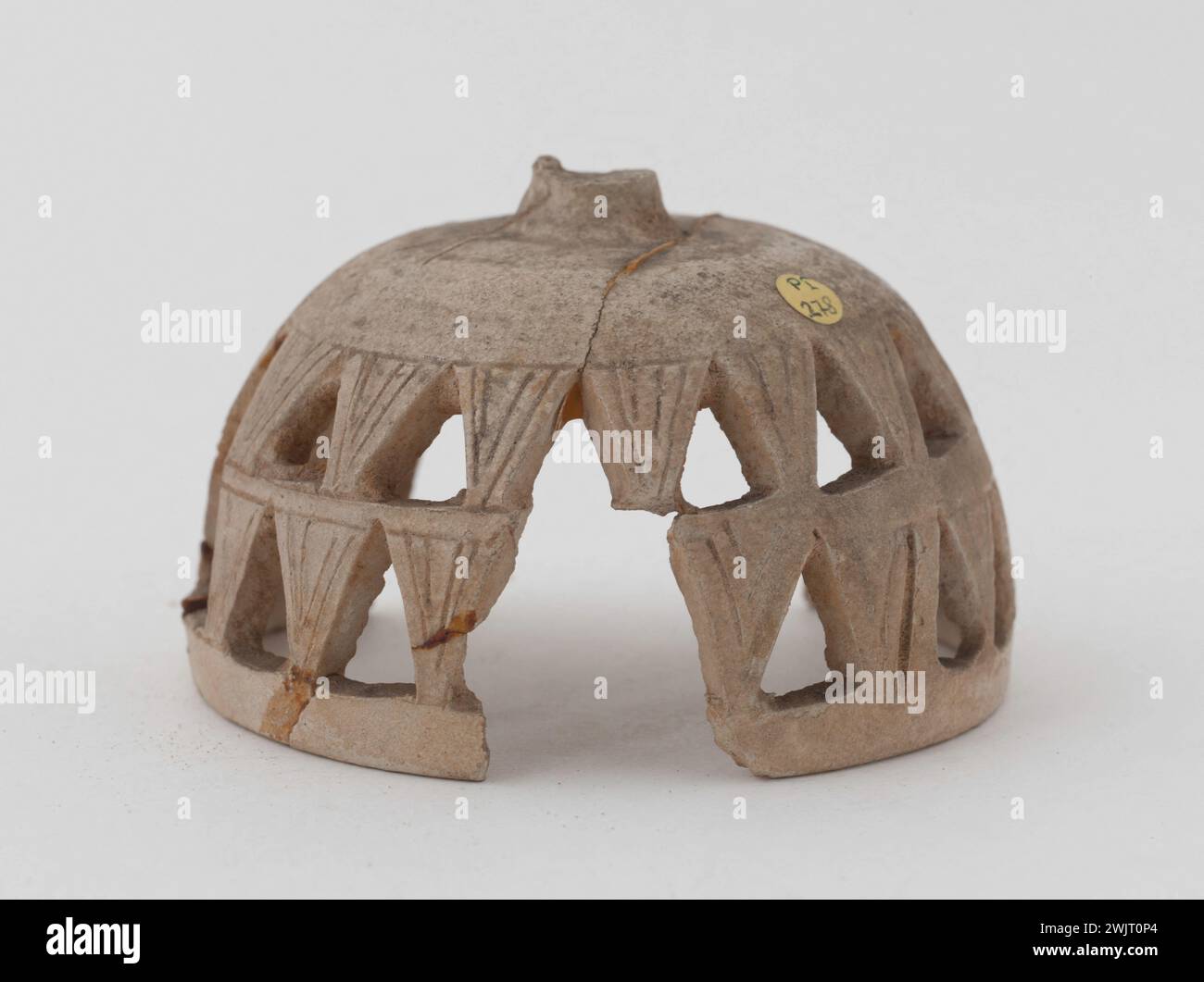 Surmont of a bird with a bird ". GRS white covered transparent. Paris ...