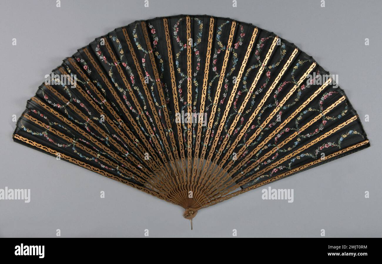 Folded range; Decor on each fold of the sheet: garland of flowers ...