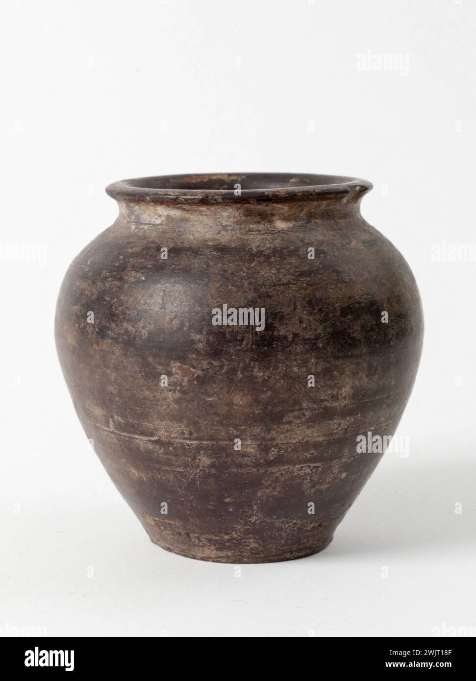 Jar ". Black terracotta. China, Han dynasty (206 BC-220 AD). Paris ...