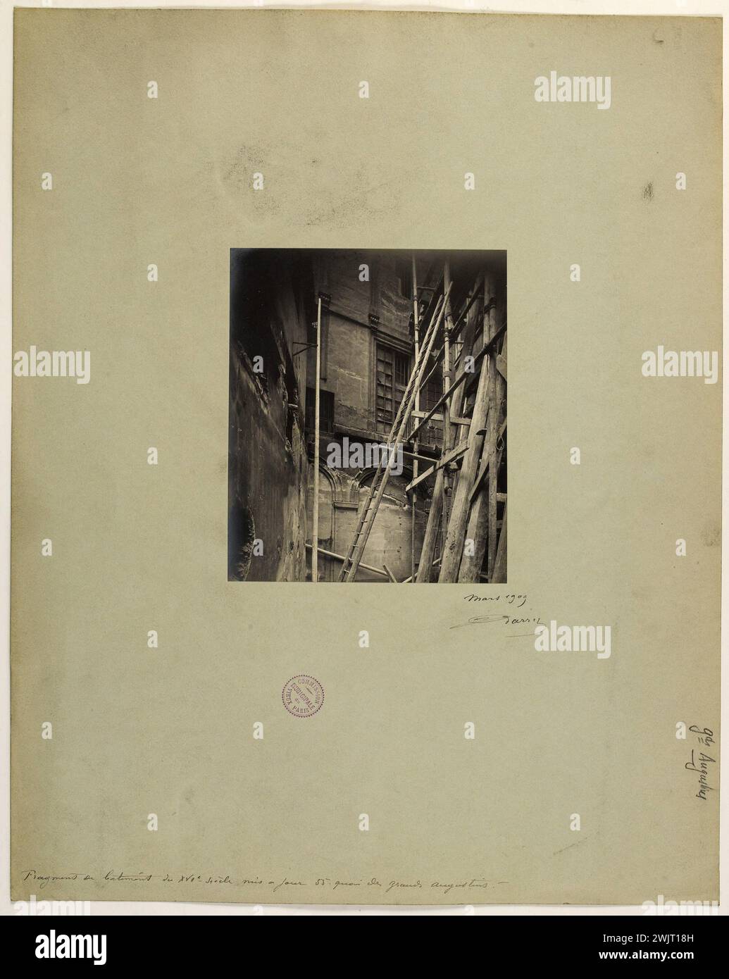 Fragments of buildings hi-res stock photography and images - Alamy