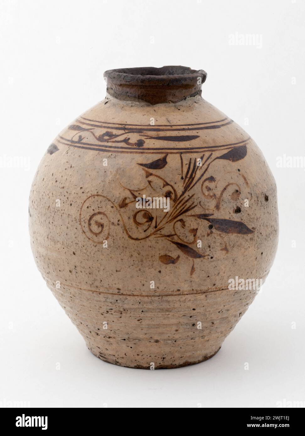 Engobe creme hi-res stock photography and images - Alamy