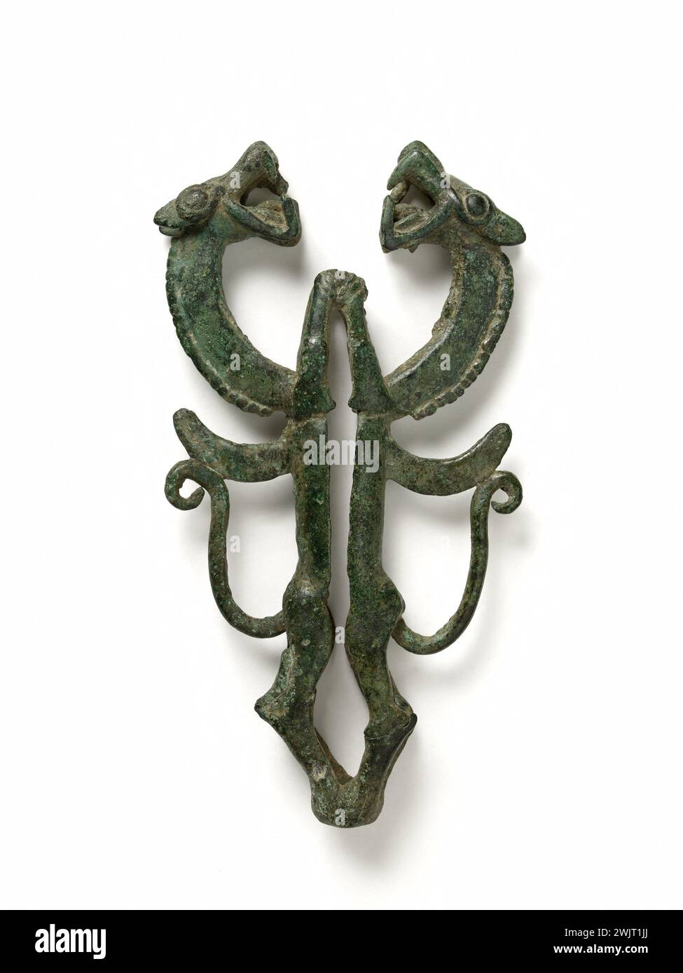 Taught. Two winged felines faced. Bronze. LURISTAN. 1000-650 BC. J-C ...