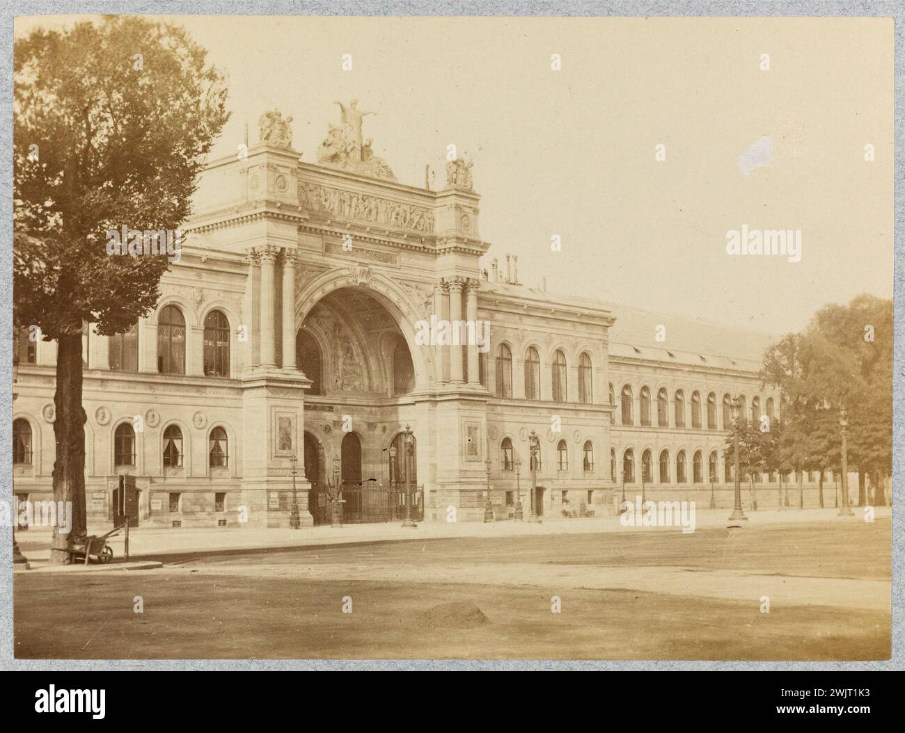 Palais in industry and fine arts. Paris (VIIIth arr.). Anonymous ...