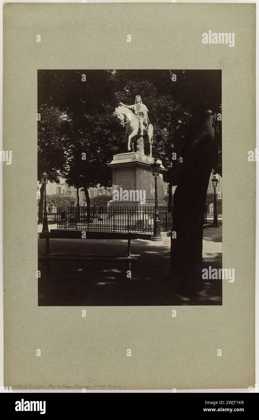 View of the statue of Louis XIII, Place des Vosges, Paris (IVth arr ...