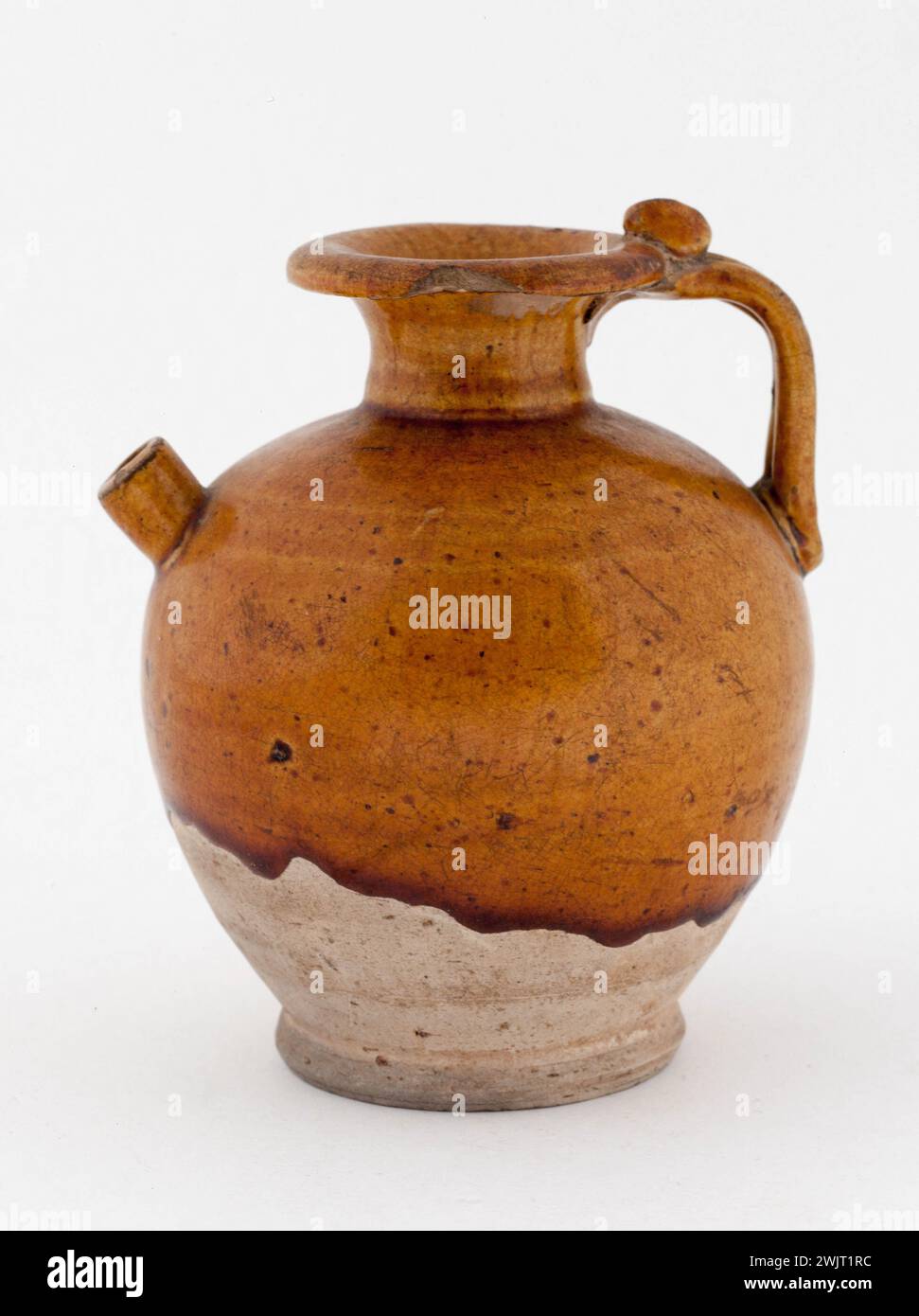 Buire ". Terracotta with amber glaze. China, Tang dynasty (618-907 ...