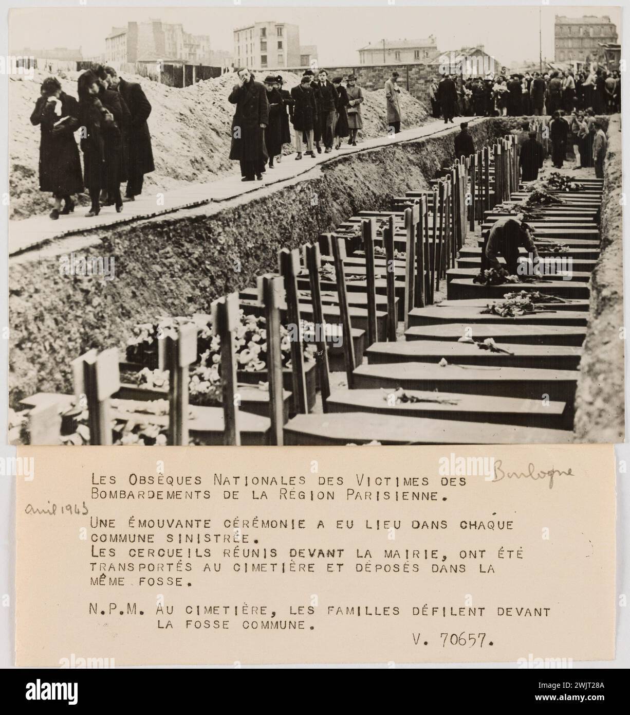 Trampus. "Propaganda photography: mourning families near a common pit ...