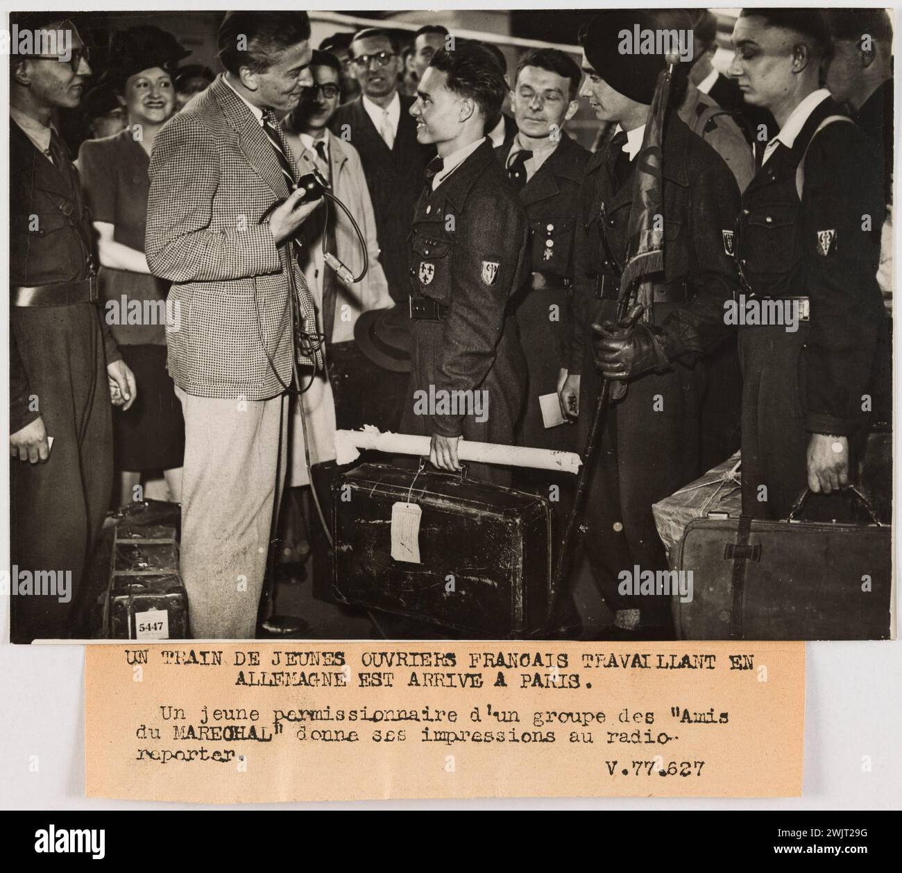 National Photographic Diffusion Agency (DNP). "Propaganda photography ...