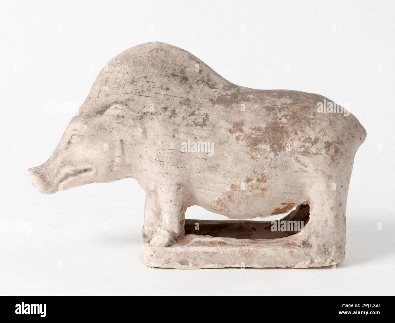 Mingqi: pork animal "terracotta, traces of green lead glaze. Han ...